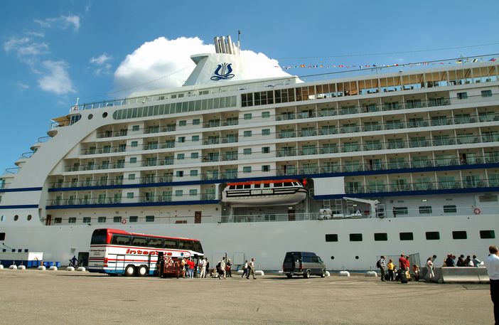 6 Cruise Embarkation Tips that Streamline Your Long-awaited Travel ...